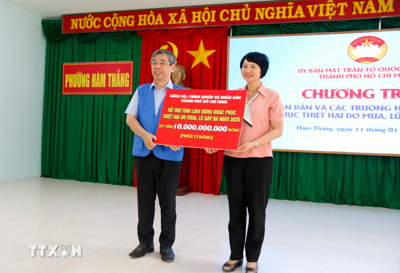 TP Hồ Chí Minh trao hơn 10 tỷ đồng cho Lâm Đồng khắc phục thiệt hại do ...